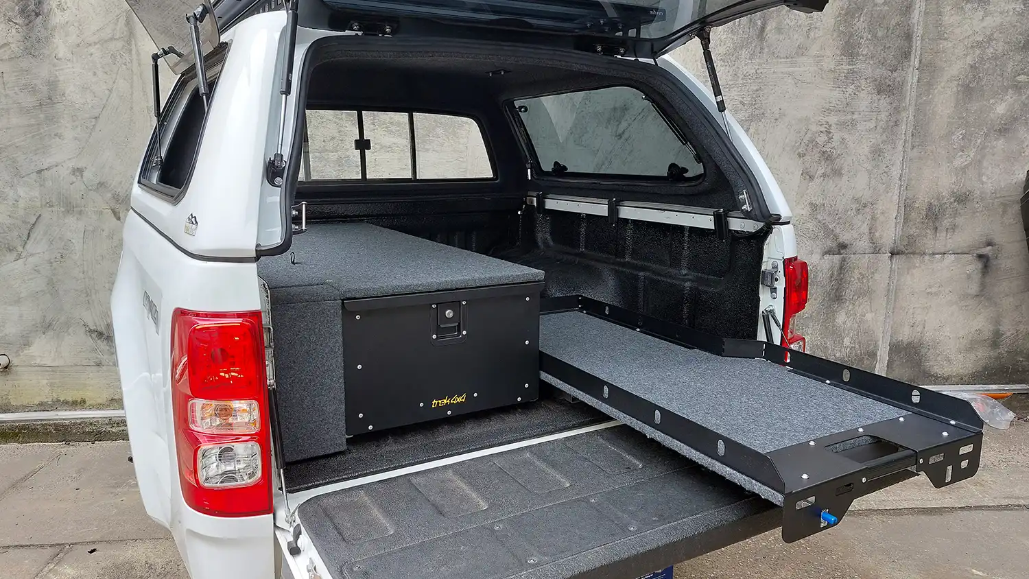 Half Slide & Drawer – Canopies for your ute or 4×4 Vehicle